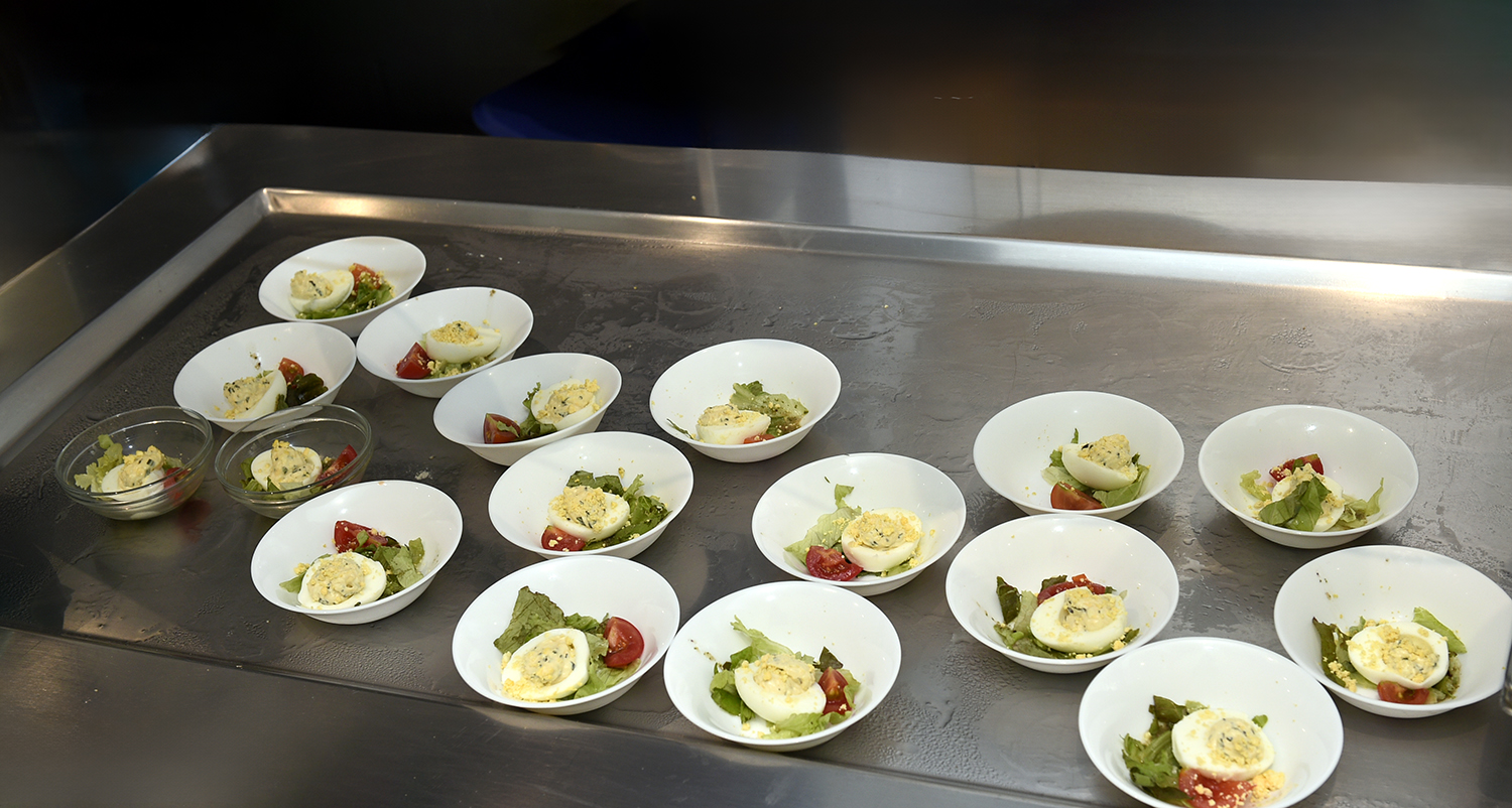 Les Disciples Escoffier Cuisinent 1500 Repas Bio pour les Élèves de ...